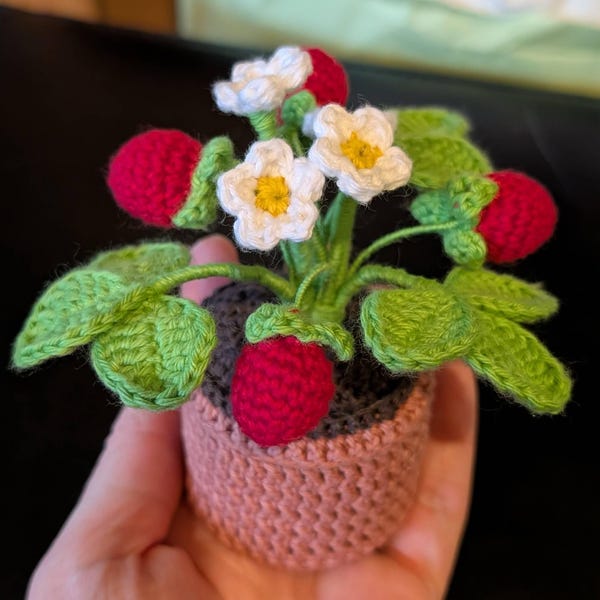 Crochet Strawberry Plant Pattern: Amigurumi Flowers PDF - Etsy