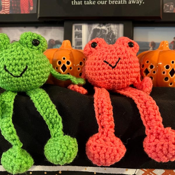 Frank the Froggy Crochet Pattern- Frog With Floppy Legs and Arms - Etsy