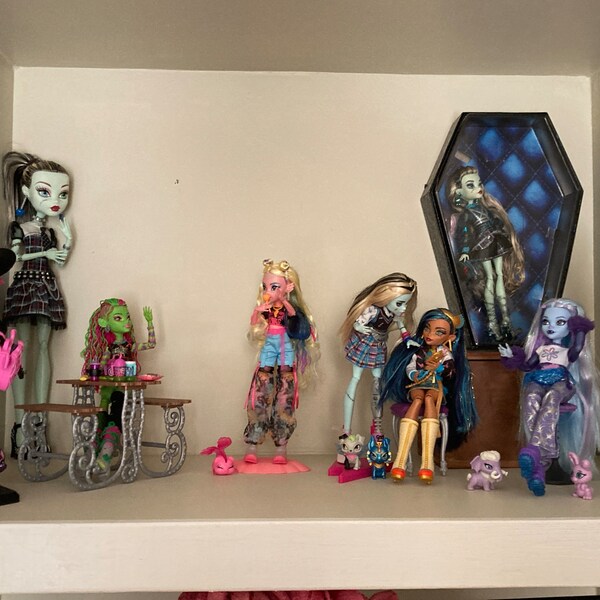 Themed Stands Monster High Inspired Designs to Accent the Character of ...