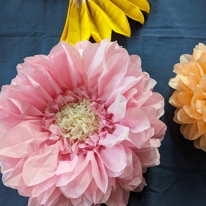 Tissue Paper Sunflower Backdrop for Mothers Day Brunch, Bridal or Baby ...