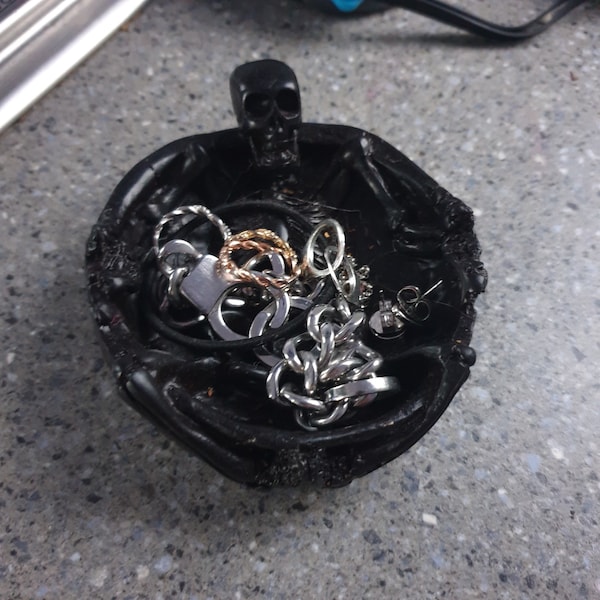 Skeleton Art Ash Tray / Resin Ashtray / Resin Sculpture for Smoking - Etsy
