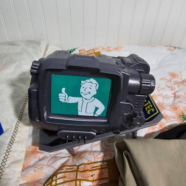 Wearable Fallout Pip Boy 3000 MKIV W/ Stand Prop Replica 3 4 TV Painted ...