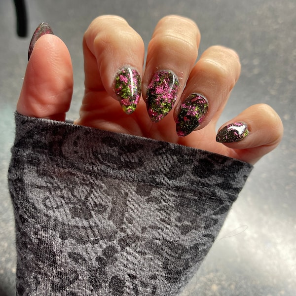 Black Lotus Foil Dip / Pink & Green Foils in a Raven Black Solid Base ...
