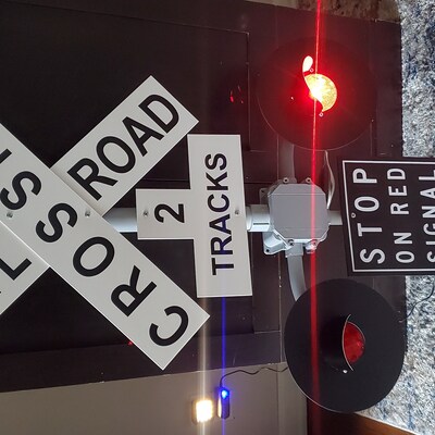 RAILROAD TRAIN CROSSING Signal Sign Kit With Flashing Led Lights Wall ...