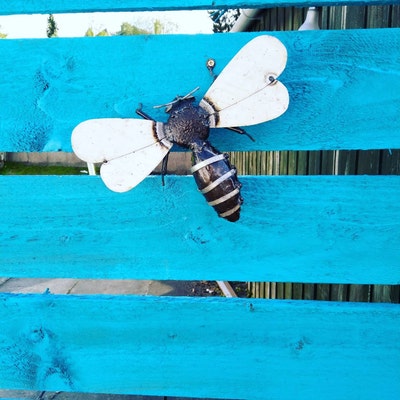 Metal Bee Garden Ornament Sculpture Art Wall Art Recycled - Etsy