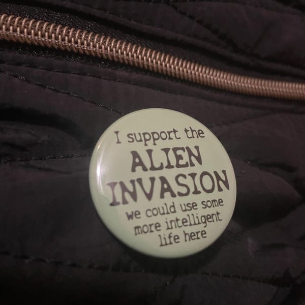 I Support the Alien Invasion - Pinback Button Badge 1 1/2 Inch 1.5 ...