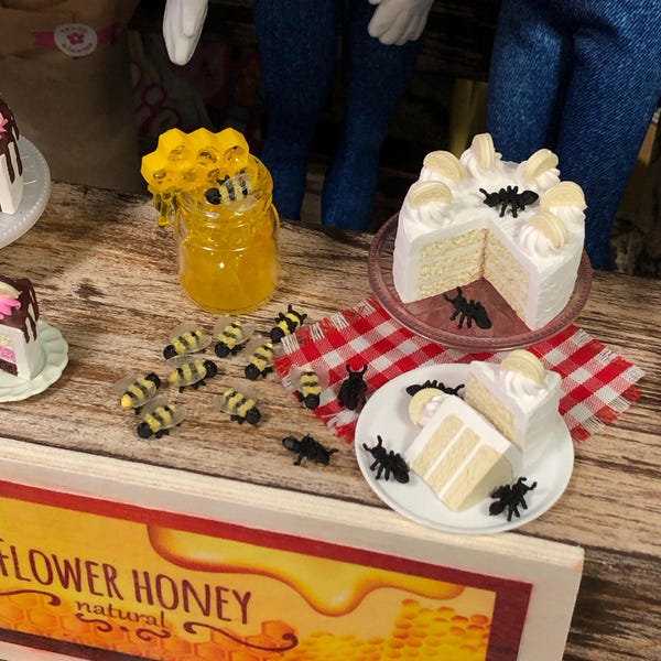 Set of 5 Tiny Bees – 3D Printed Miniature Bees for Miniverse Gardens ...