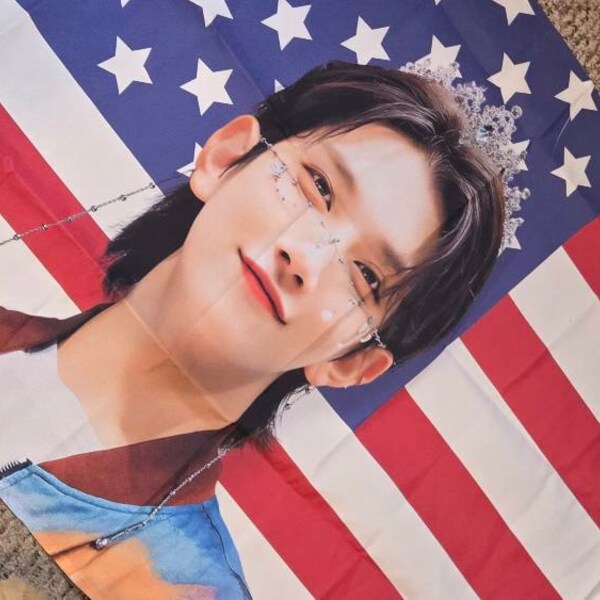 SKZ Bang Chan Abs Flag Banner, Stray Kids Bang Chan Kpop Flag Tapestry ...