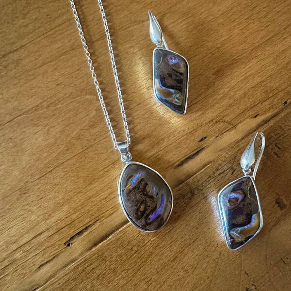 Australian Boulder Opal Ring Showing Stunning Ribbon Pattern. Cushion ...