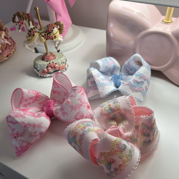 Red Rose Bow...red Roses Bow....red and White Bow...red Roses....roses ...