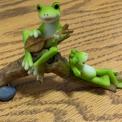 Miniature Small Frog Playing Pipa and Frog Sleeping , Animal Figurines ...