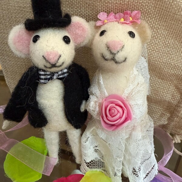 Hand Crafted Wool Felt Bride and Groom Mice Wedding Cake Topper ...