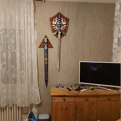 Wooden Wall Mount for Hand and a Half Sword, LARP, COSPLAY, ATREZZO ...