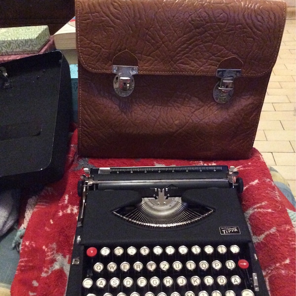 Beautiful Rare GREEN 1955 Alpina SK24 Typewriter - Working - Design ...
