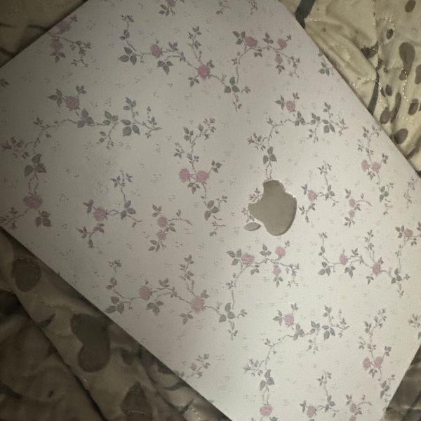 Pretty Flowers on Light Pink Flora MacBook Case for 2025 M4 Air 13/15 ...