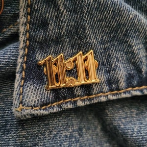 Ace of Spades Golden Playing Card Gold Soft Enamel Pin, Bee Deck Poker ...