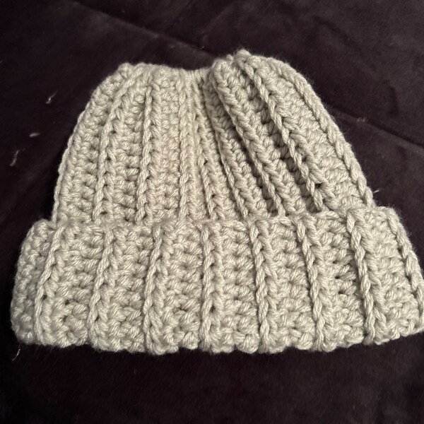 Easy Breezy Chunky Bun Beanie Crochet Pattern - Bulky Messy Bun Hat ...