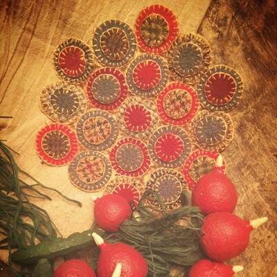 Modern Farmhouse Penny Runner, Printed Pattern wool Applique, Penny Rug ...