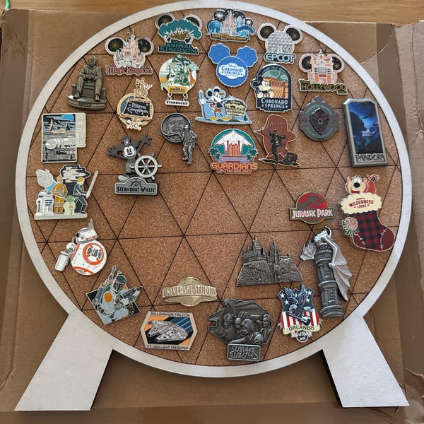 Disney’s Mickey Mouse , Minnie Mouse Pin Board, Disney Pin Trading ...