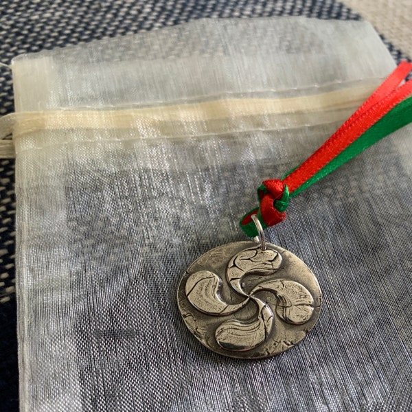 BASQUE Pendant / LAUBURU / Basque Jewelry, Meaningful Jewelry - Etsy