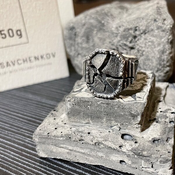 PORTAL RING - Unusual Round Signet Ring With a Crack and a Hole in the ...