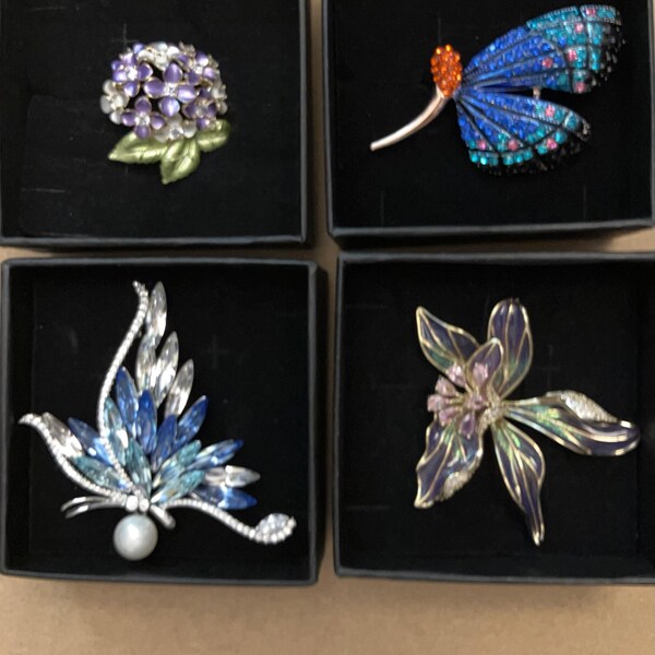 Handcrafted Freshwater Pearl Flower Brooch - Elegant Wedding Gift ...