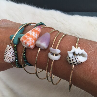 SHELL BANGLES in Gold , Set of 3 Bangles in 14k Gold Filled, Hawaiian ...