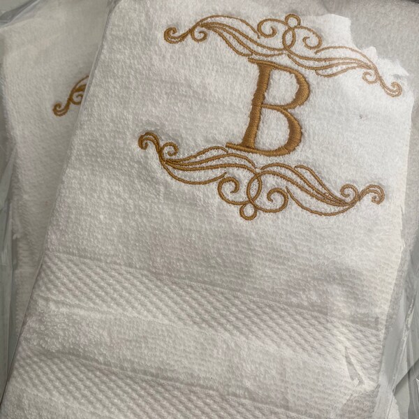 SHIPS FAST! Monogramed Hand Towel - Etsy