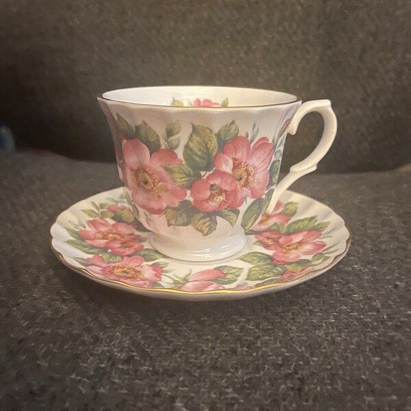 Hand Painted Fenton Glass Daffodil Duck Figurine Signed by Artist T ...