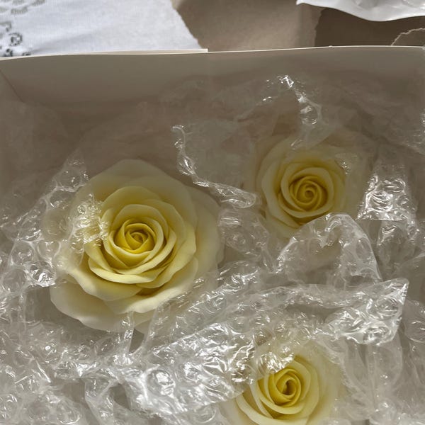 Bespoke Sugarcraft - Sugar Roses, Lily of the Valley With Blossoms and ...