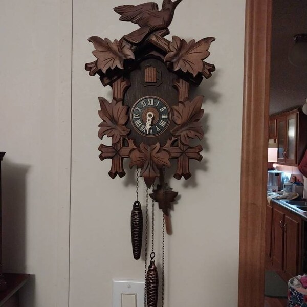 Classic 1960’s Dark Brown Vintage Leaf and Loon Style Cuckoo Clock ...
