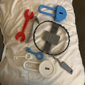 Hello Neighbor Lock and Key 3D Printed fan Inspired - Etsy