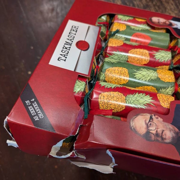 Official Taskmaster Christmas Crackers 2024 – Dinner Party Crackers ...