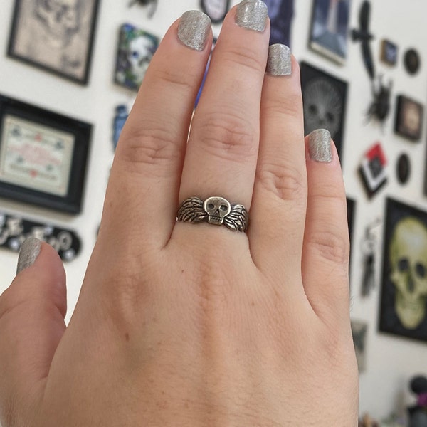 Taphophile Ring in Sterling Silver Memento Mori Skull - Etsy