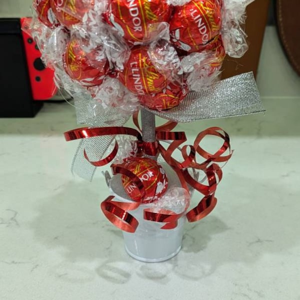 Lindt Lindor Mix Chocolate Sweet Tree With Bar and Premium White Pot ...