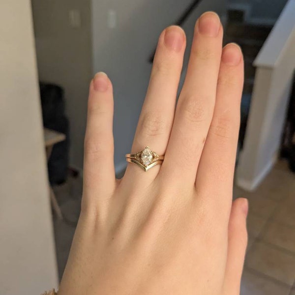 14K Solid Gold V Ring, Dainty Stackable Curved Band, Chevron Wedding ...