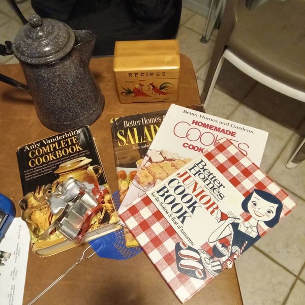 Vintage Chippy White Enamelware Basin W Black Trim, 12.5 Inch Diameter ...