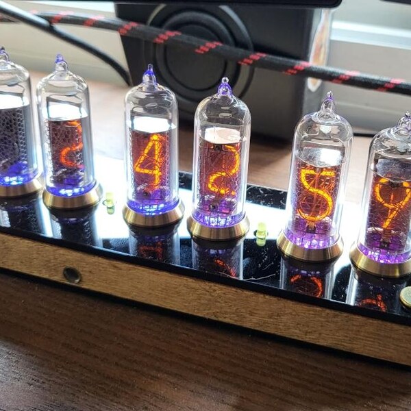 Nixie Tube Watch IN-2 Kraken Clock Timepiece Neon-lit Wristwatch ...