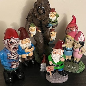 Demonic Decorations: Creepy Minty Winterfresh Evil Eight Christmas ...