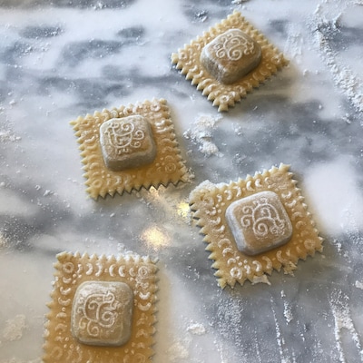 Raviolo Gourmet 7cm Mod. FLOWER Beech Mold for Pasta Fresca. Size 8x8 ...