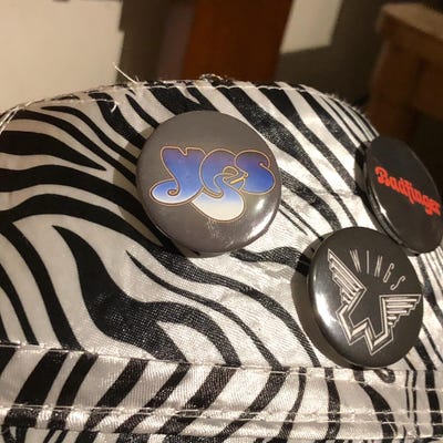 Weezer 1 1/2 Pinback Buttons custom Made - Etsy