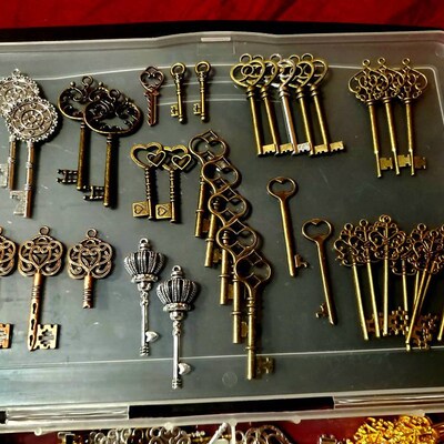 Old Rare Flying Skeleton Keys to Joy Old Vintage Antique Locks Decor ...