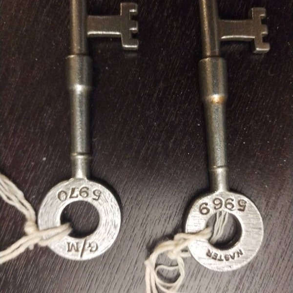 Skeleton Key - Rare Antique GENUINE Frog-legs Bow French Chalet Key ...