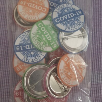 Classic Smiley Face Pinback Buttons 2.25 Inch Round 5 Pack - Etsy