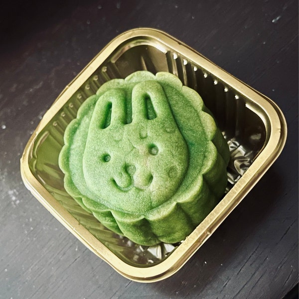 Fresh Made 500g Each Party Size Mooncake Oversize Family Size Best Gift ...