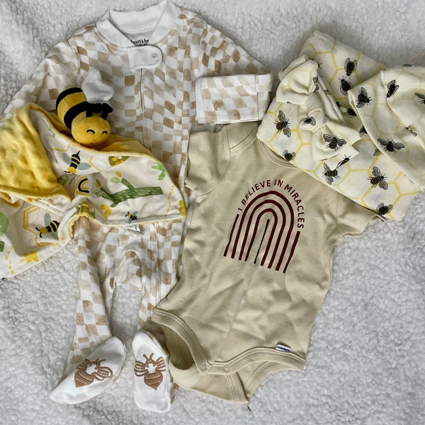 Bee Muslin Swaddle, Bee Baby Shower, Honey Bee Swaddle, Baby Bee Coming ...