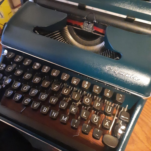 Red Typewriter Olympia SM2, Vintage Typewriter Working, Manual ...