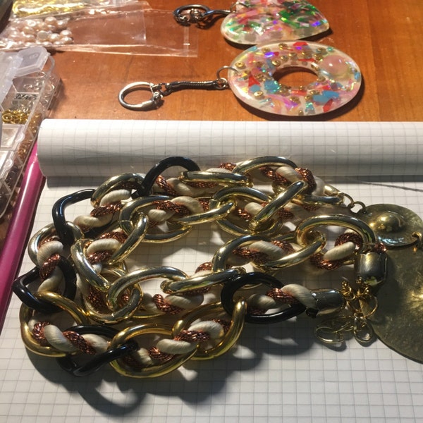 Gold Interlinked Textured Chunky Chain, Interlinked Textured Chunky ...