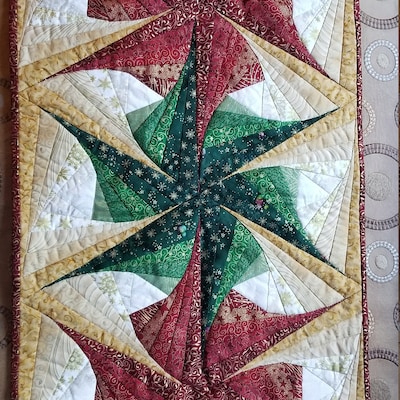 Twisted Log Cabin Poinsettia Table Runner Pattern, Table Runner Pattern ...