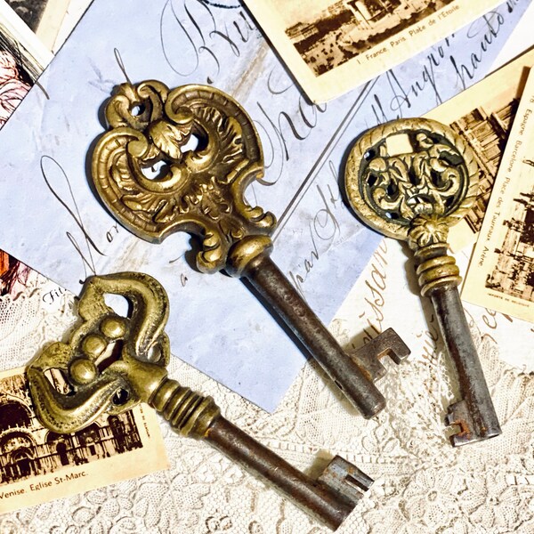 Skeleton Key - Rare Antique GENUINE Frog-legs Bow French Chalet Key ...